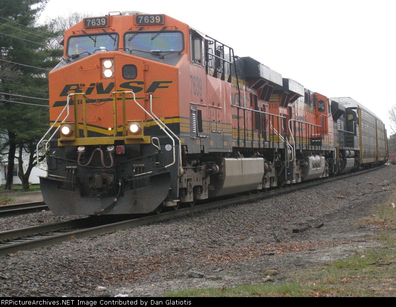 BNSF 7639, BNSF 7618, NS 2662 on AYMO through Shirley